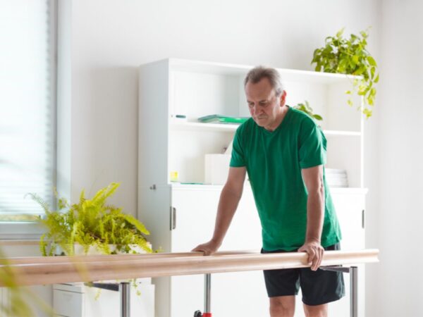 Parallel Bars in Physical Therapy: Guide to Rehab & Training